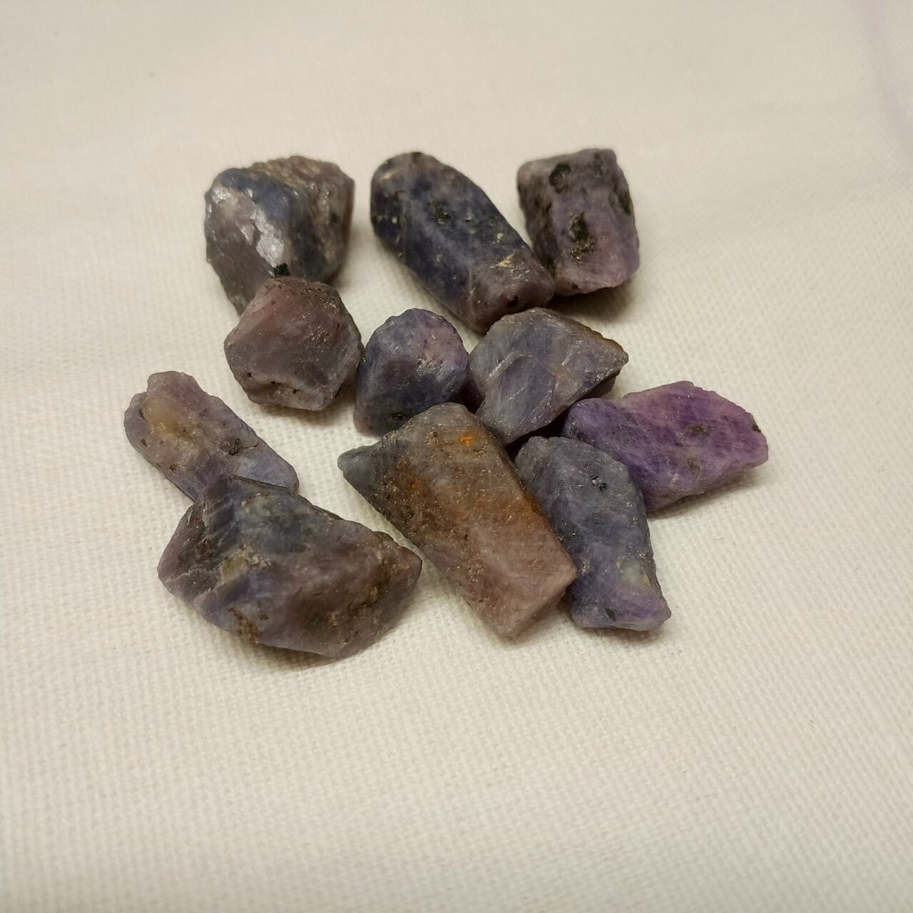 Природный элемент, черный корунд, натуральный камень, необработанный