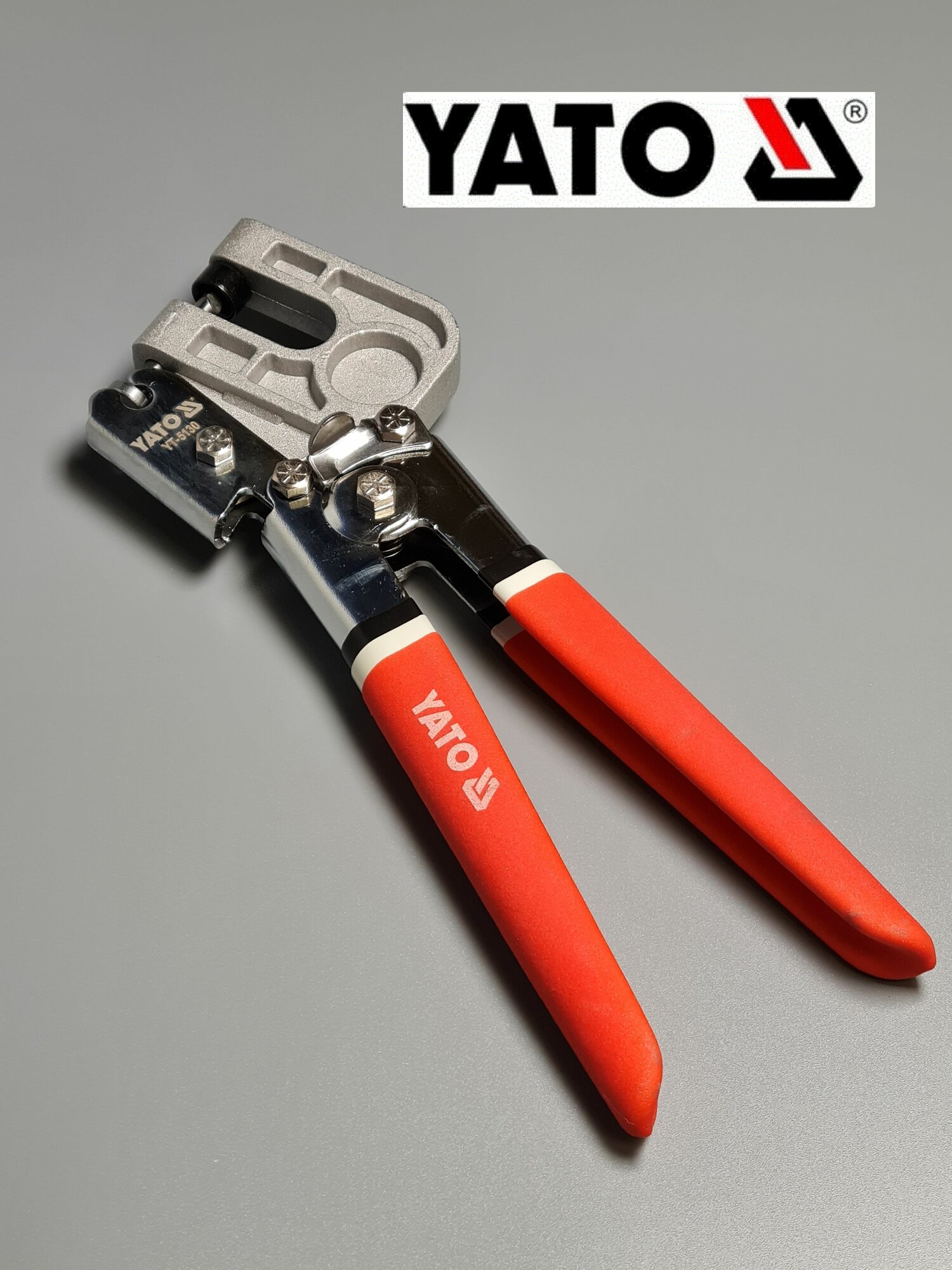 Устройство для соединения металлических профилей / просекатель 275 мм YATO YT-5130