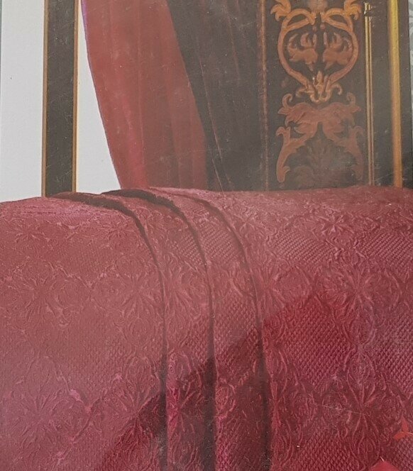 !09 Покрывало декоративное с простяг. 220*240 см; наволочка 50x50 см. 2 штуки Цвет красный. Ткань, наполнитель - 100% полиэстер,