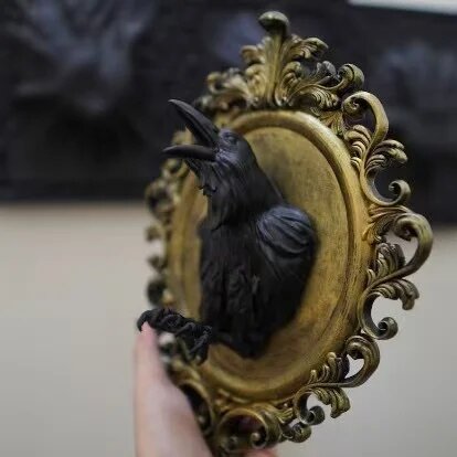 Готическая рамка с черепом летучей мыши