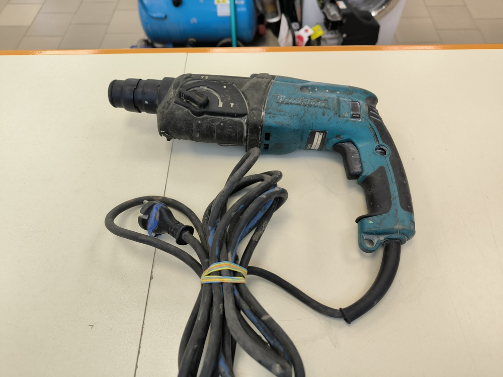 Перфоратор Makita HR2470, 2.4 Дж, 780 Вт, 4500 уд/мин, уценка, б/у