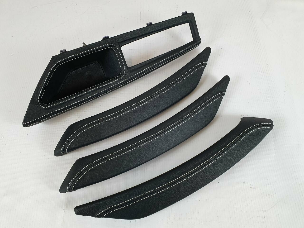 Накладки ручек дверей Лада 2180 белая строчка