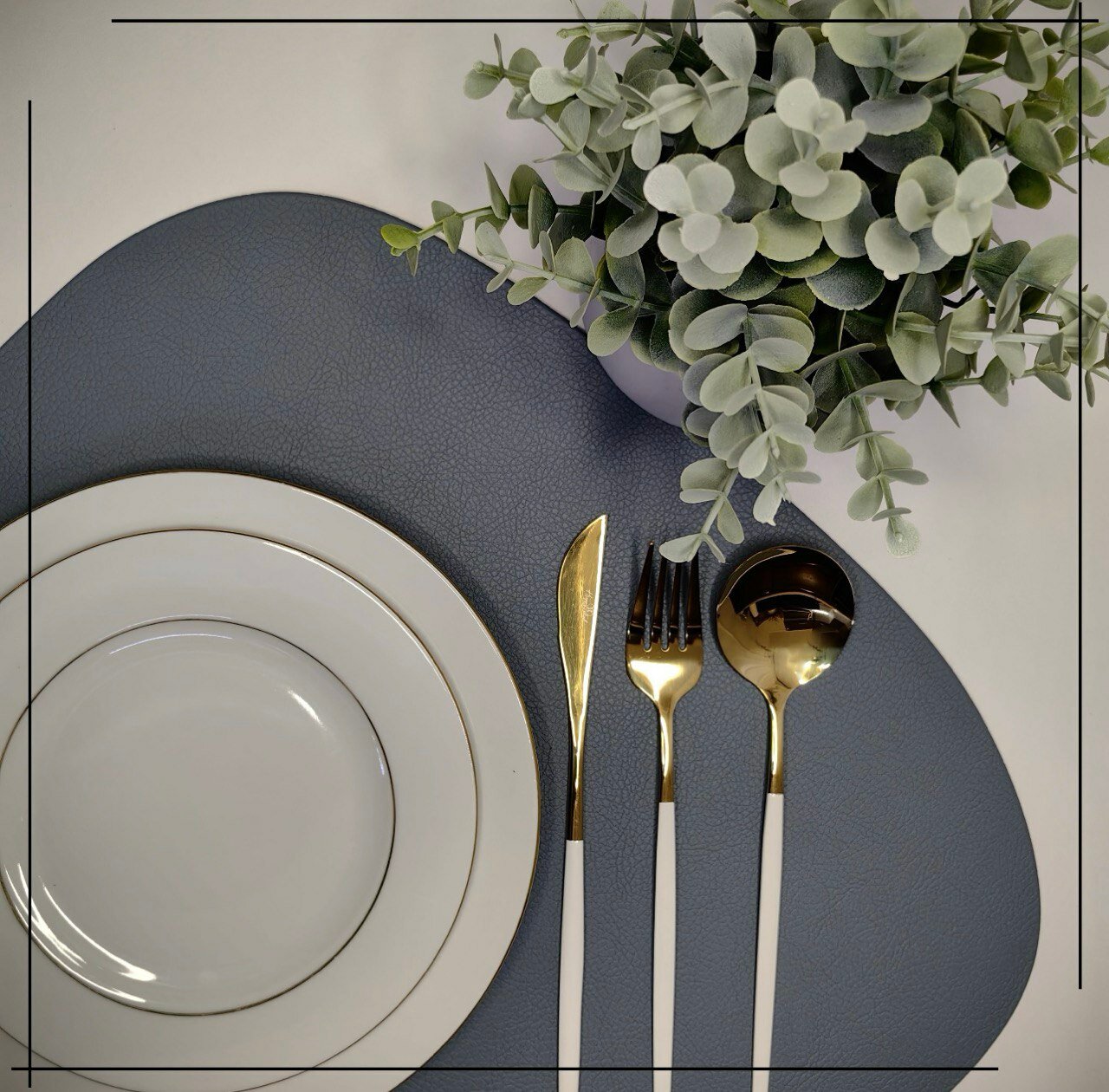 Сервировочные салфетки на стол Charmistry 2 шт, треугольные 45х36 см, экокожа, плейсматы серо-голубые, антискользящие