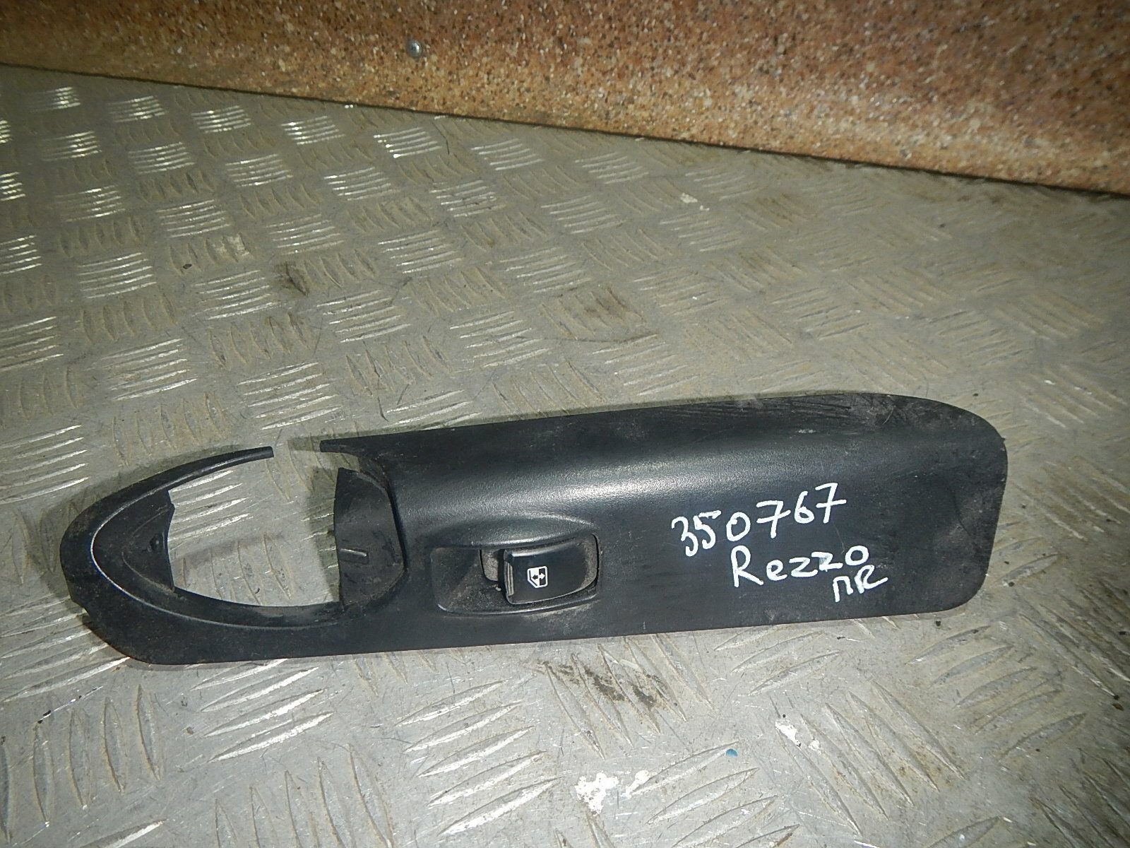 Б/У Кнопка стеклоподъемника, Chevrolet (Шевроле)-REZZO (03-) CHEVROLET REZZO (03-08) Без повреждений.(накладка сломана)....