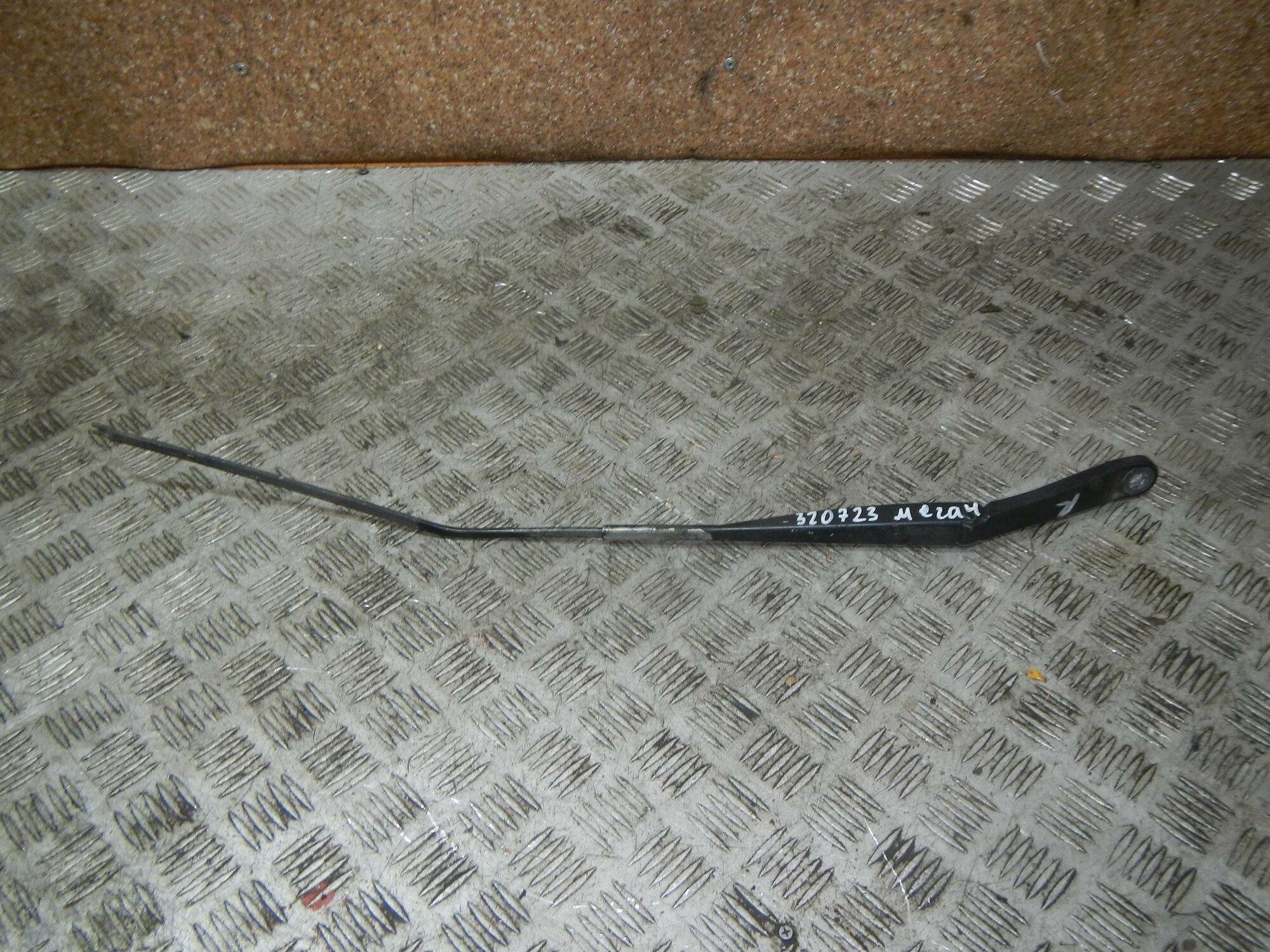 Б/У Поводок стеклоочистителя передний правый, Renault (Рено)-MEGANE III (09-) RENAULT MEGANE III (09-) После пожара подг...