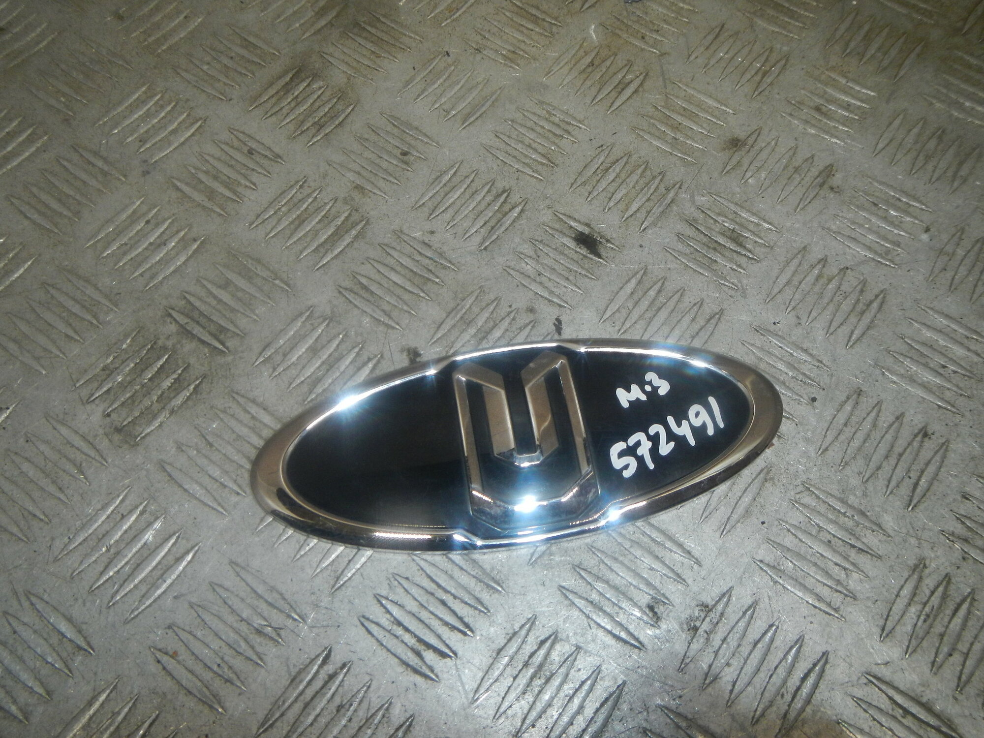 Б/У Эмблема, Москвич (Moskvich)-3 (22-) Москвич 3 (22-) Царапины. 572491 Москвич арт. 3904011U344E