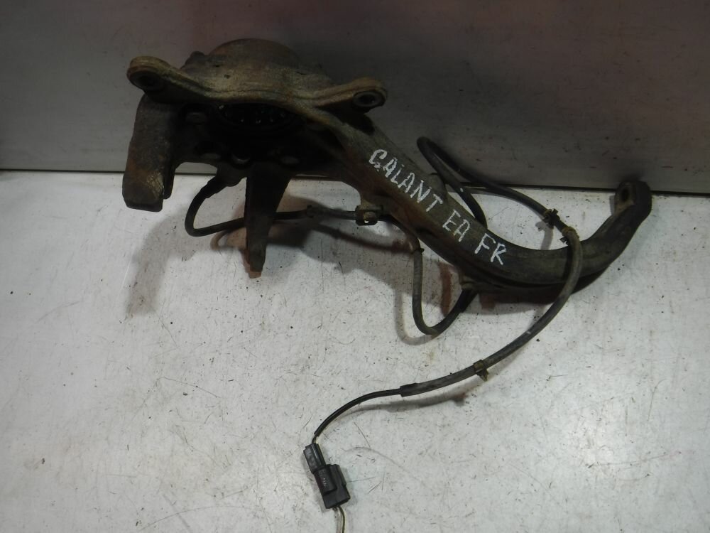 Кулак передний правый Mitsubishi Galant VIII