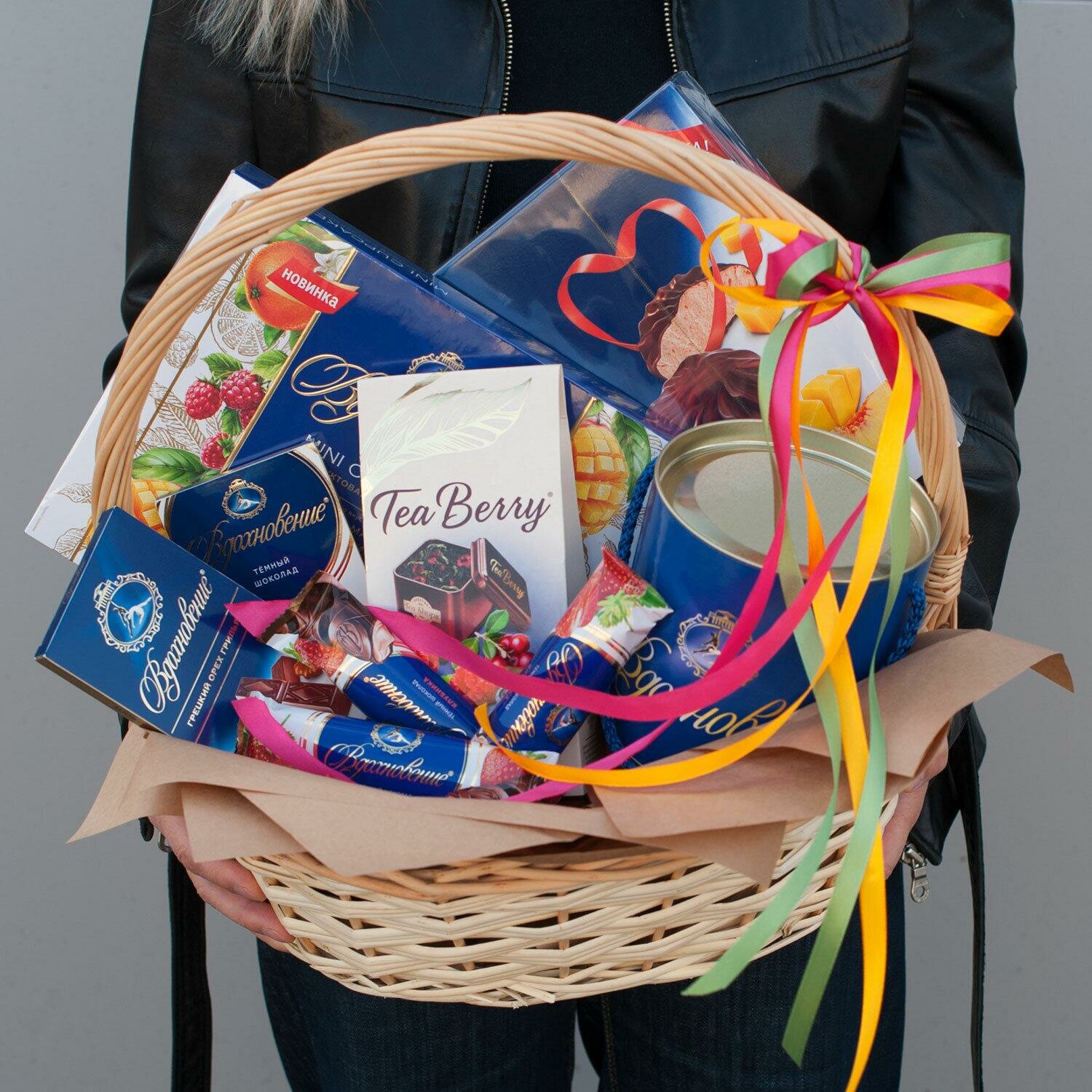 Подарочная композиция "Корзина шоколада" Charlotte, 8 вкусов, 1500 г