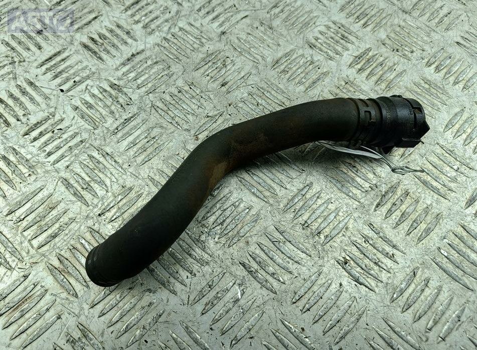 Патрубок отопителя (печки) Volkswagen Caddy (2004-2010)