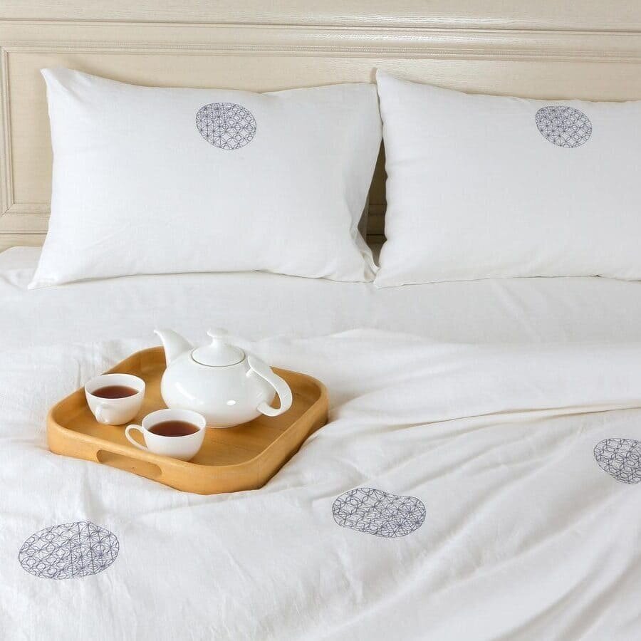 Льняное постельное белье с вышивкой Зентангл Евро, наволочки 50х70 см.