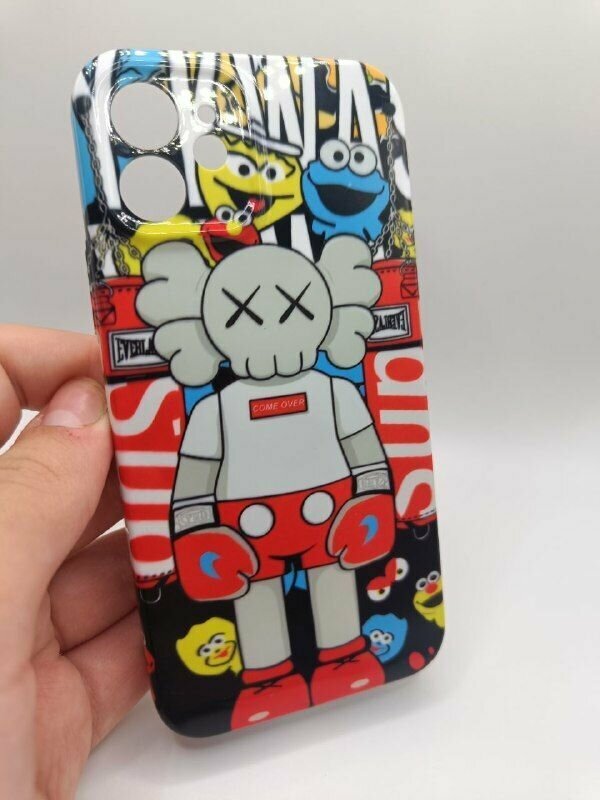 Защитный чехол с принтом KAWS для iPhone 12
