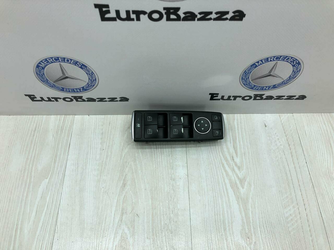 Блок управления стеклоподъемниками Mercedes W204 A2049055302