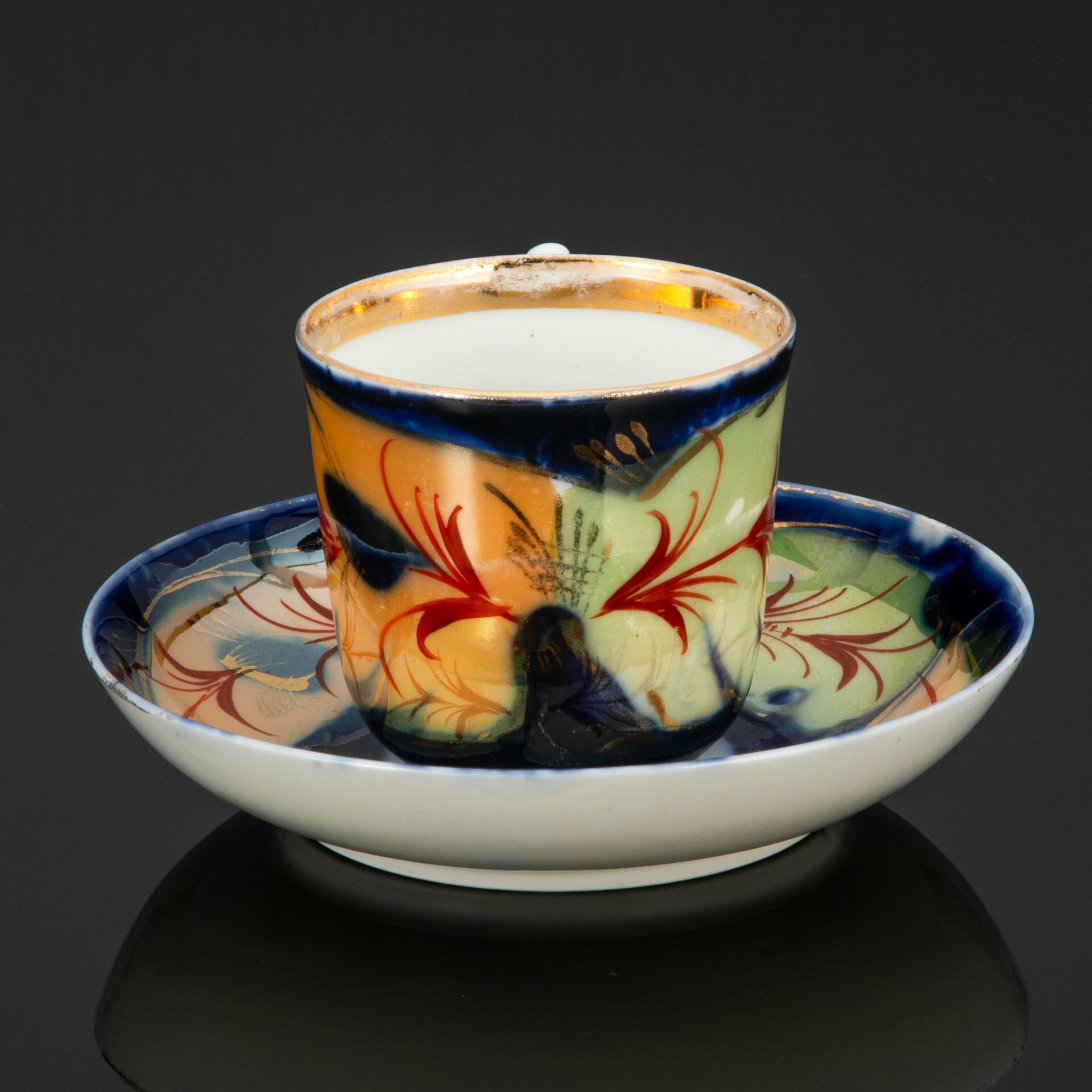 Чайная пара, украшенная мотивом "перо" на синем фоне, фарфор, кобальт, роспись