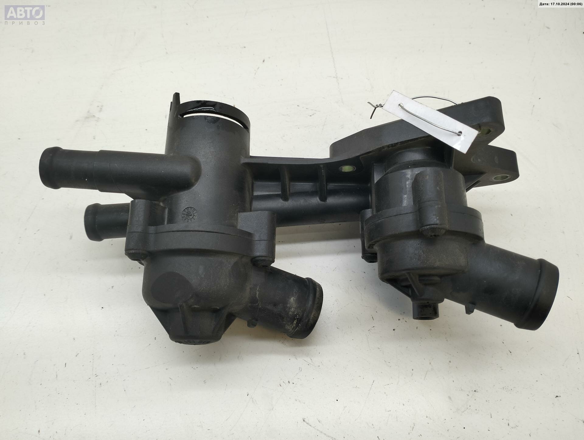 Фланец (тройник) системы охлаждения Volkswagen Golf-5 Plus