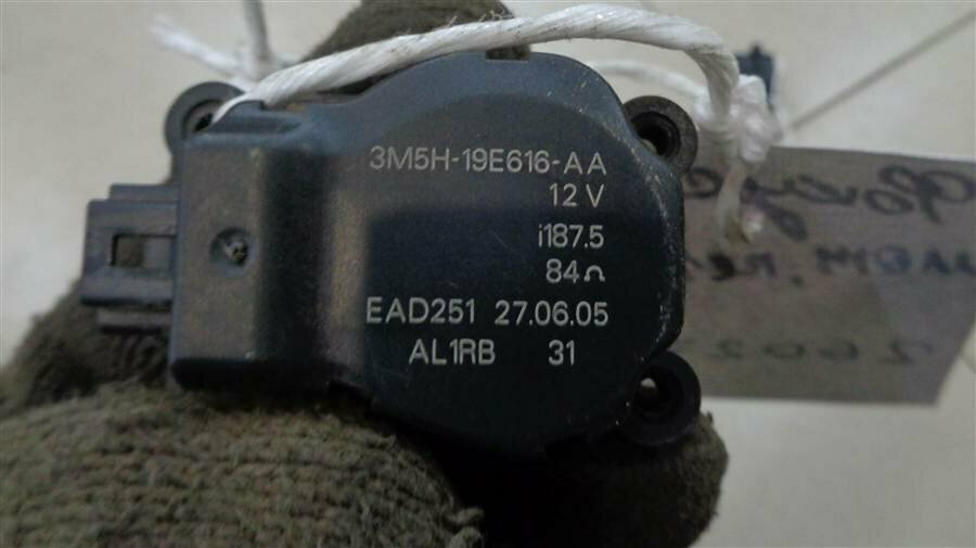 Моторчик заслонки отопителя от Ford Focus 2 2004-2008