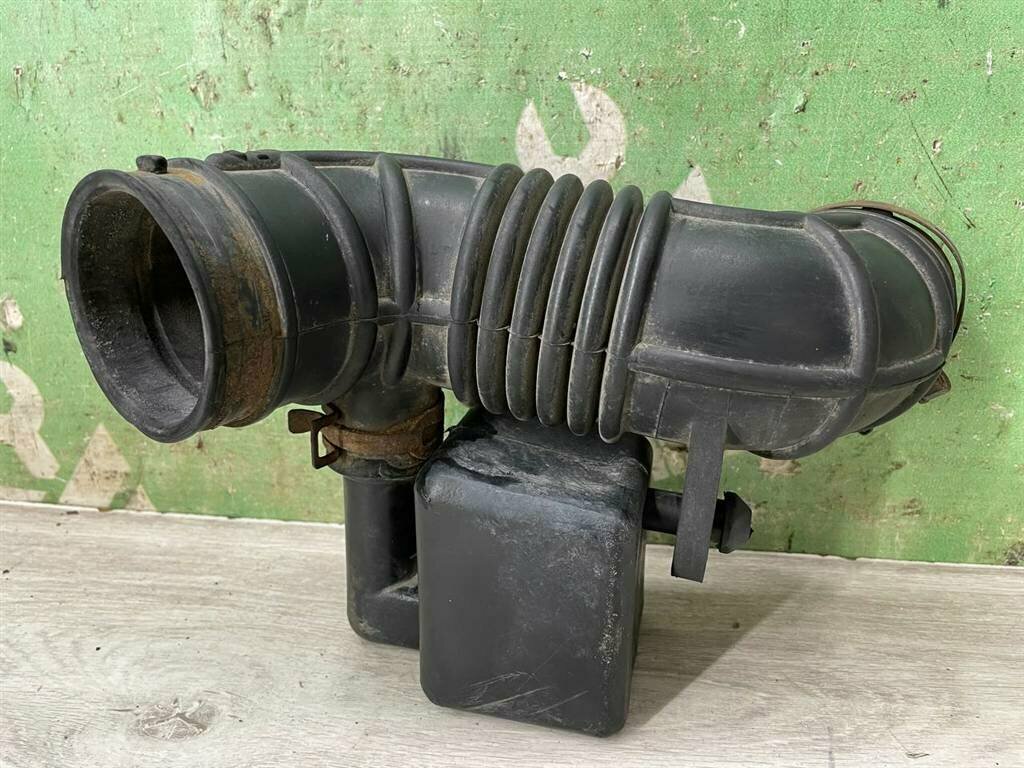 Патрубок воздушного фильтра Kia Sephia Shuma 1996-2001