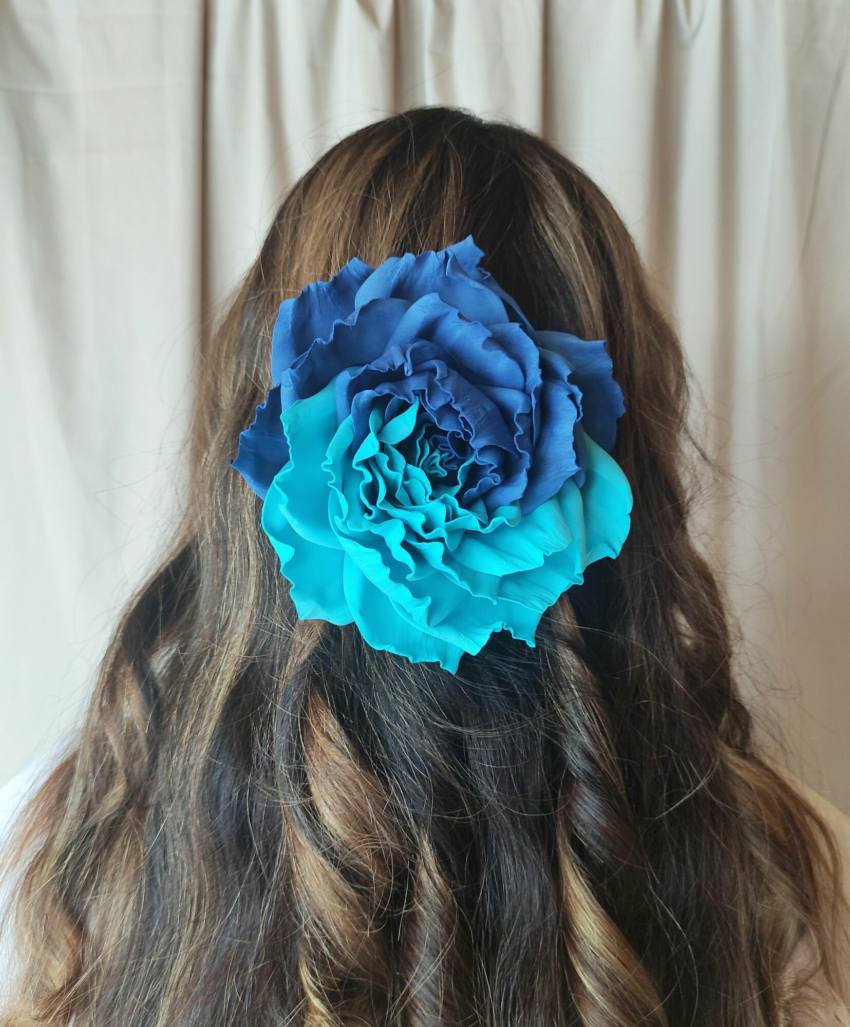 Заколка ручной работы крупный цветок роза голубая