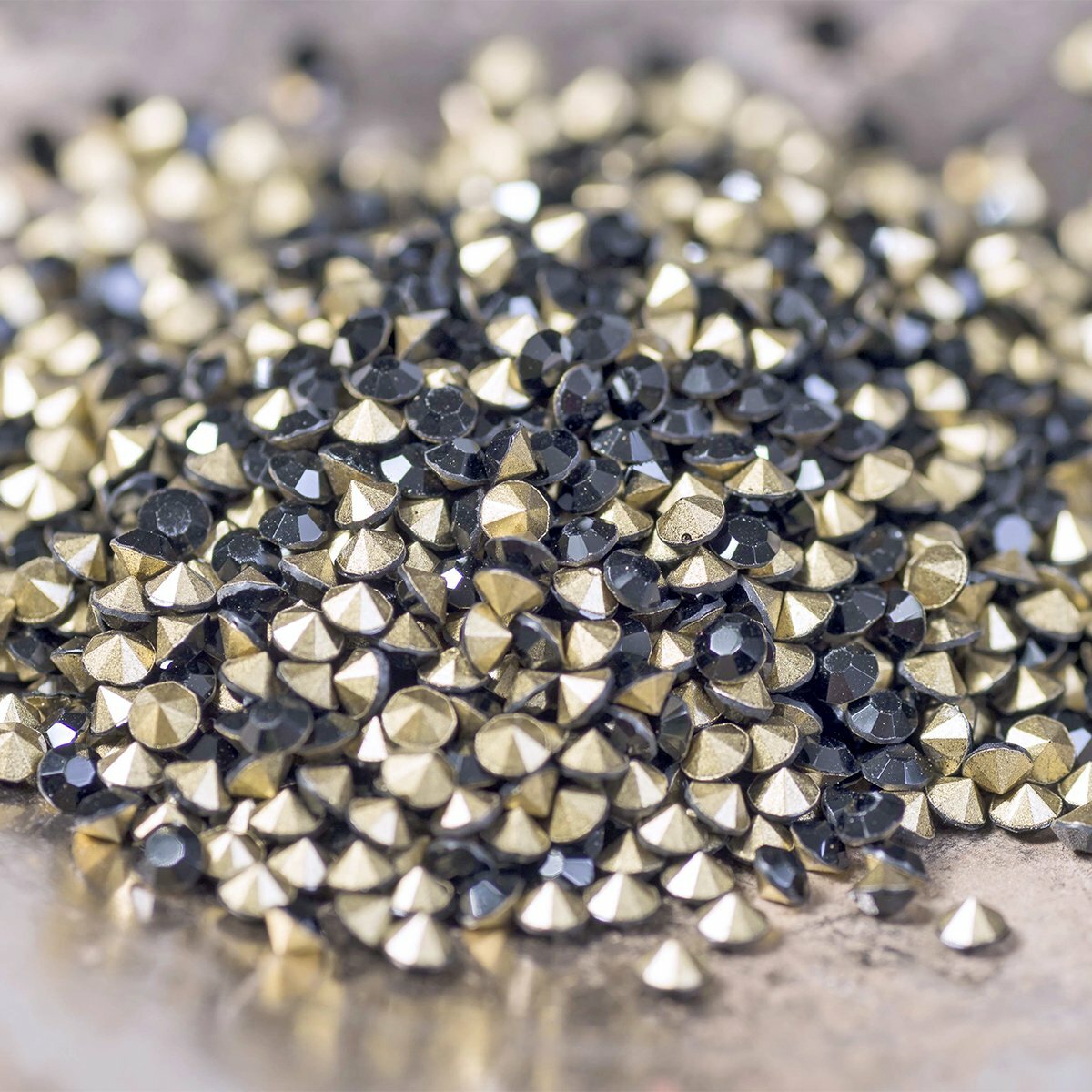 Стразы ювелирные конусовидные/конусные хрустальные (упаковка 100 шт.), размер 2.8 мм, горный хрусталь, цвет черный