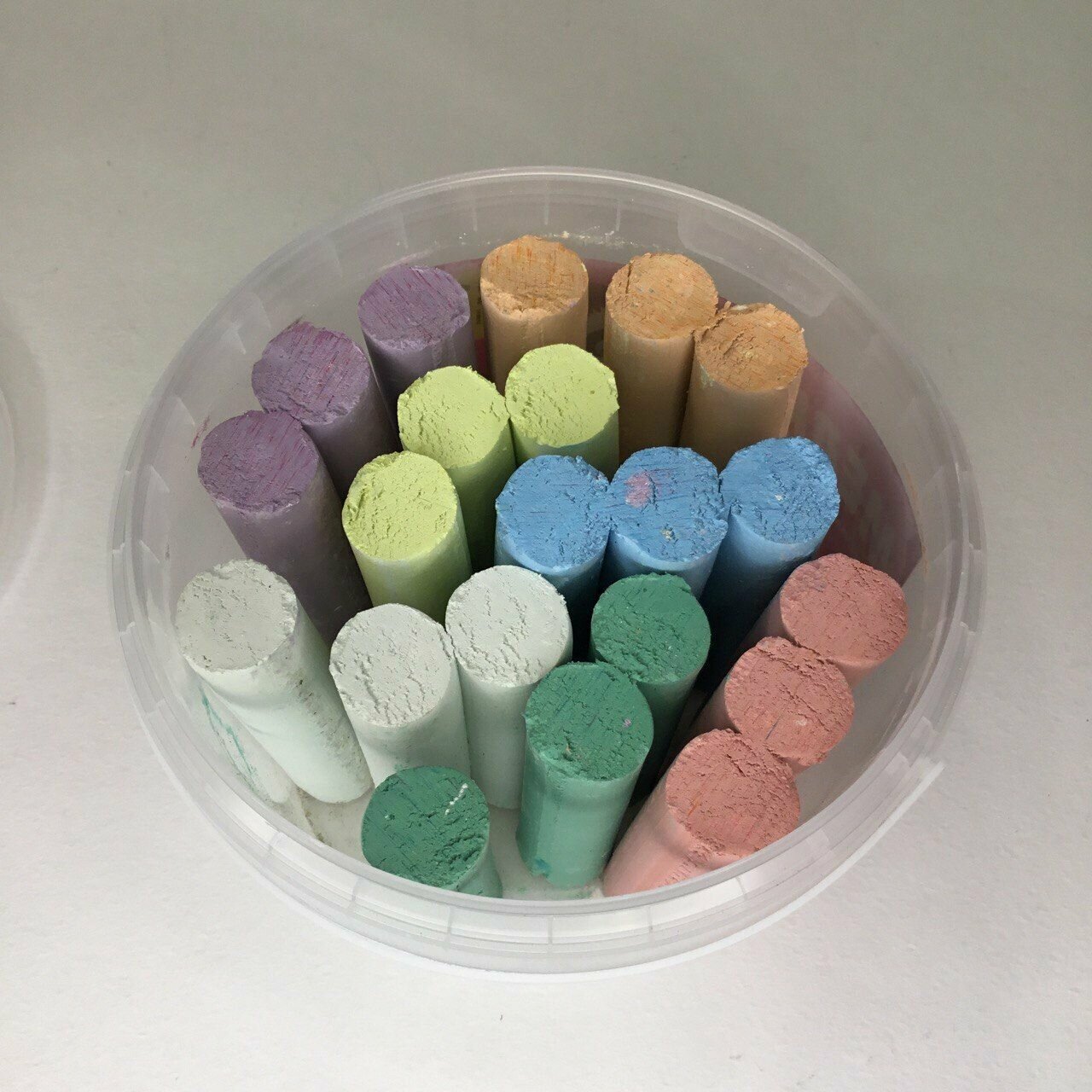 Мелки асфальтовые в ведёрке 21 шт, 7 цветов