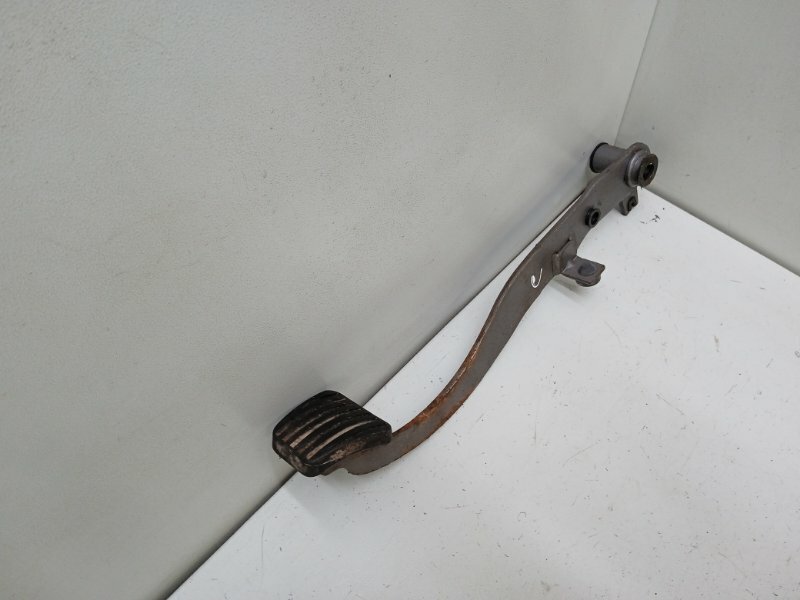 Б/У Шевроле Авео T250 Педаль сцепления Chevrolet Aveo 2008 T250 192383 GENERAL MOTORS арт. 96339726