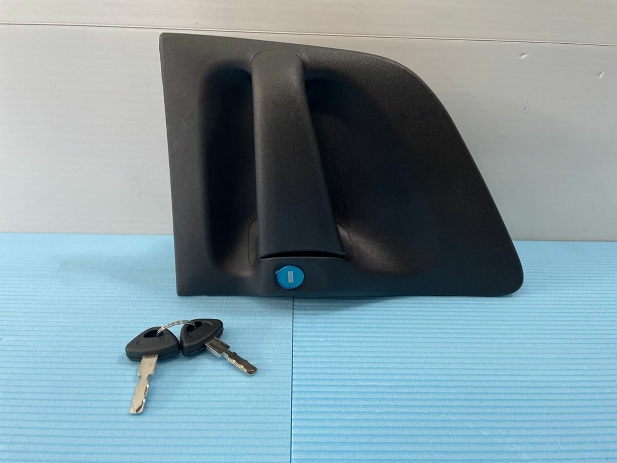 Ручка двери SCANIA P R G-series правая наружная (личинка + 2 ключа) скания