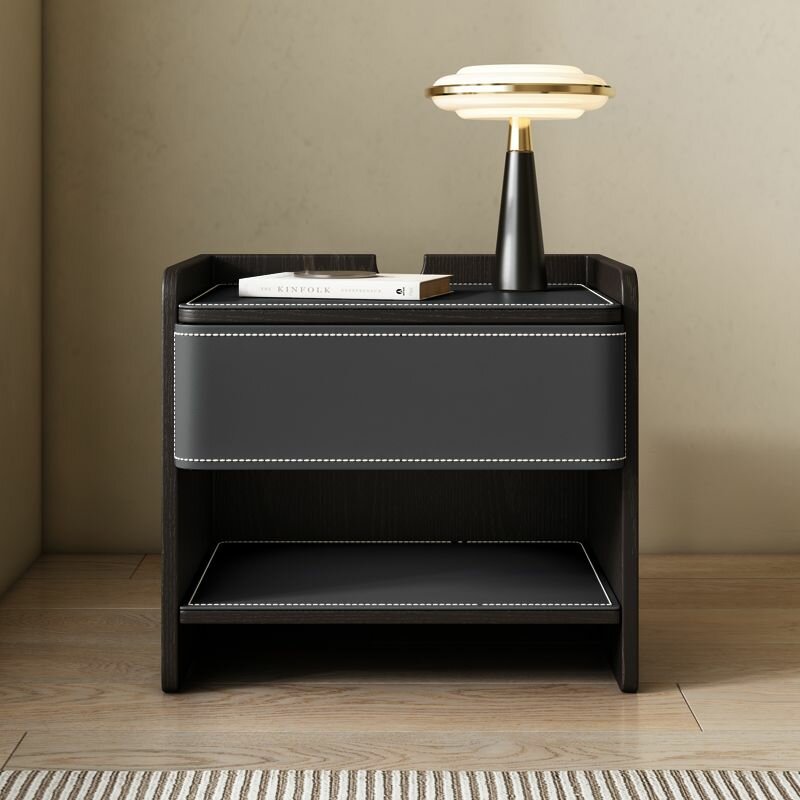 Прикроватный столик из седельной кожи