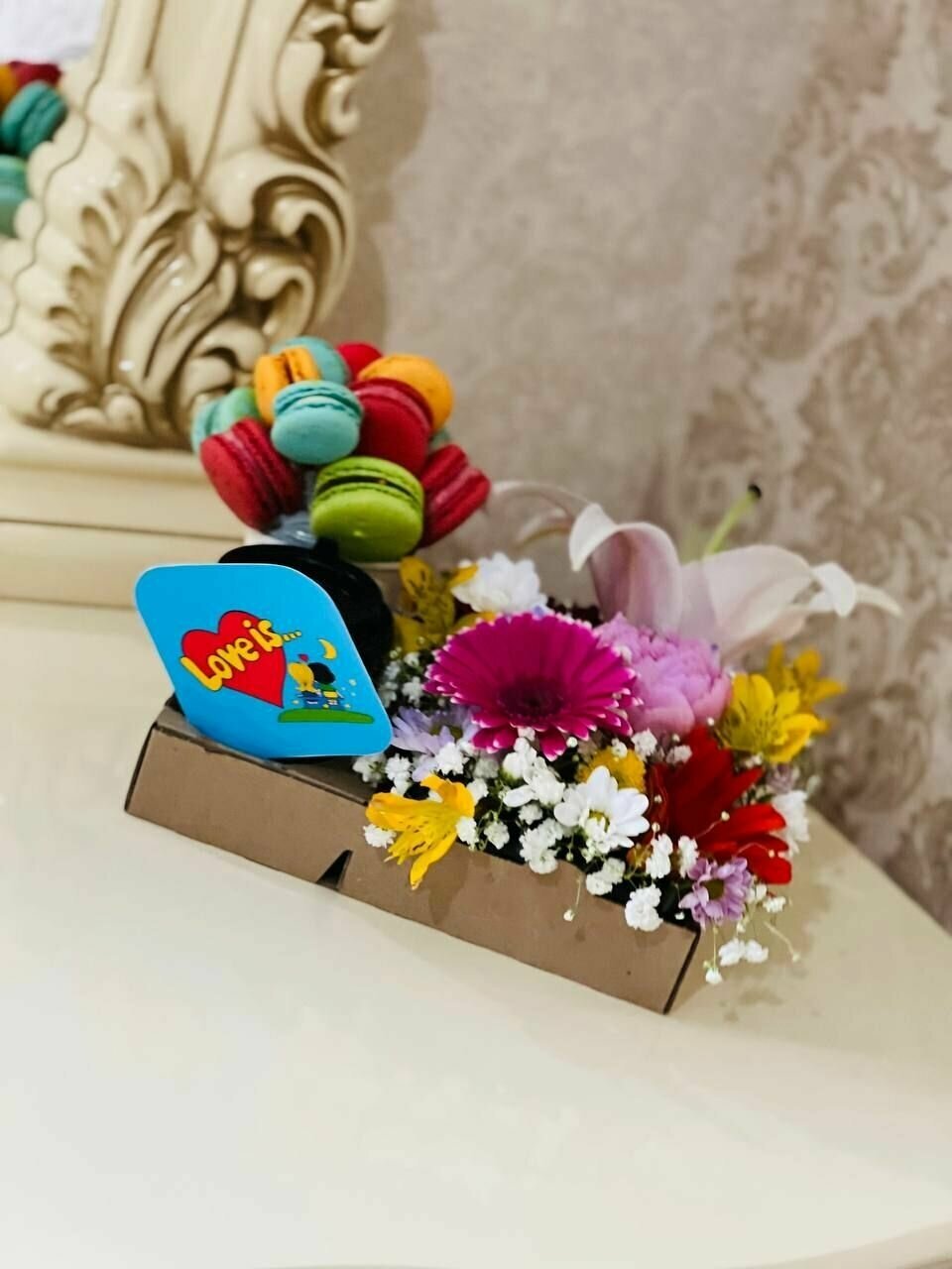 Букет с макарун и кофе