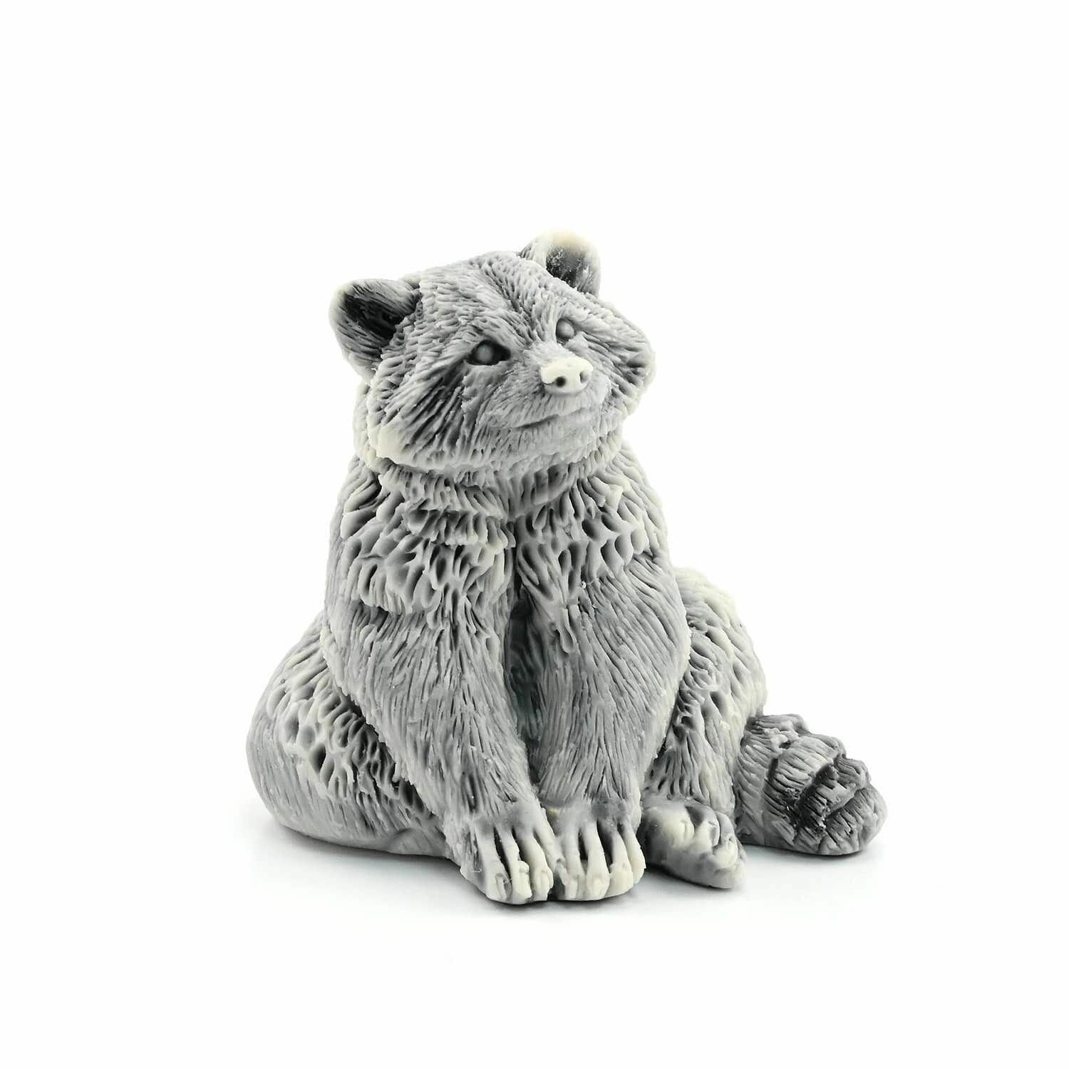 Фигурка из мраморной крошки Енот сидит