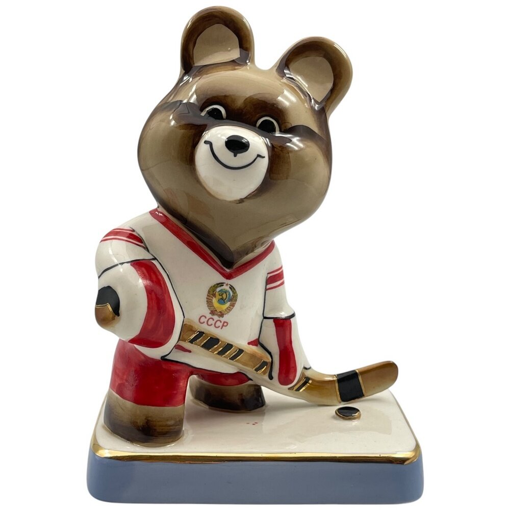 Фарфоровая статуэтка "Олимпийский Мишка - Хоккеист СССР", 2022-2024 гг, Вербилки, Россия
