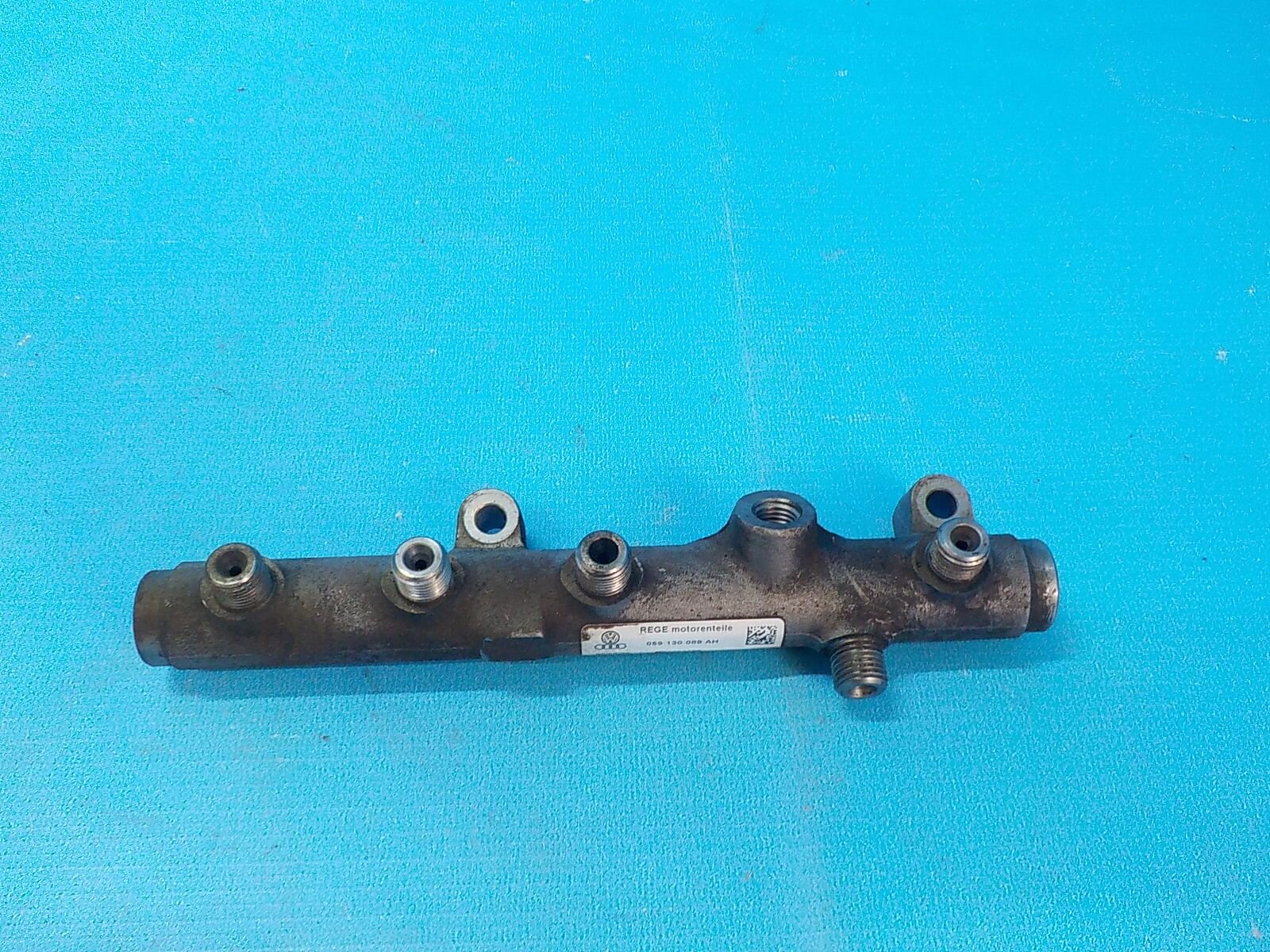 Топливная рампа левая VOLKSWAGEN Touareg 1 (7L) 2002-2010 059130089AH - Б/У