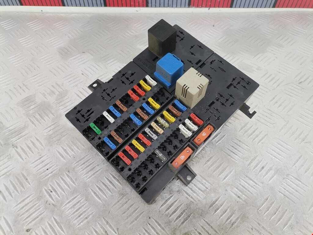 Блок предохранителей Renault Master 2 7703297587 арт. 1703925