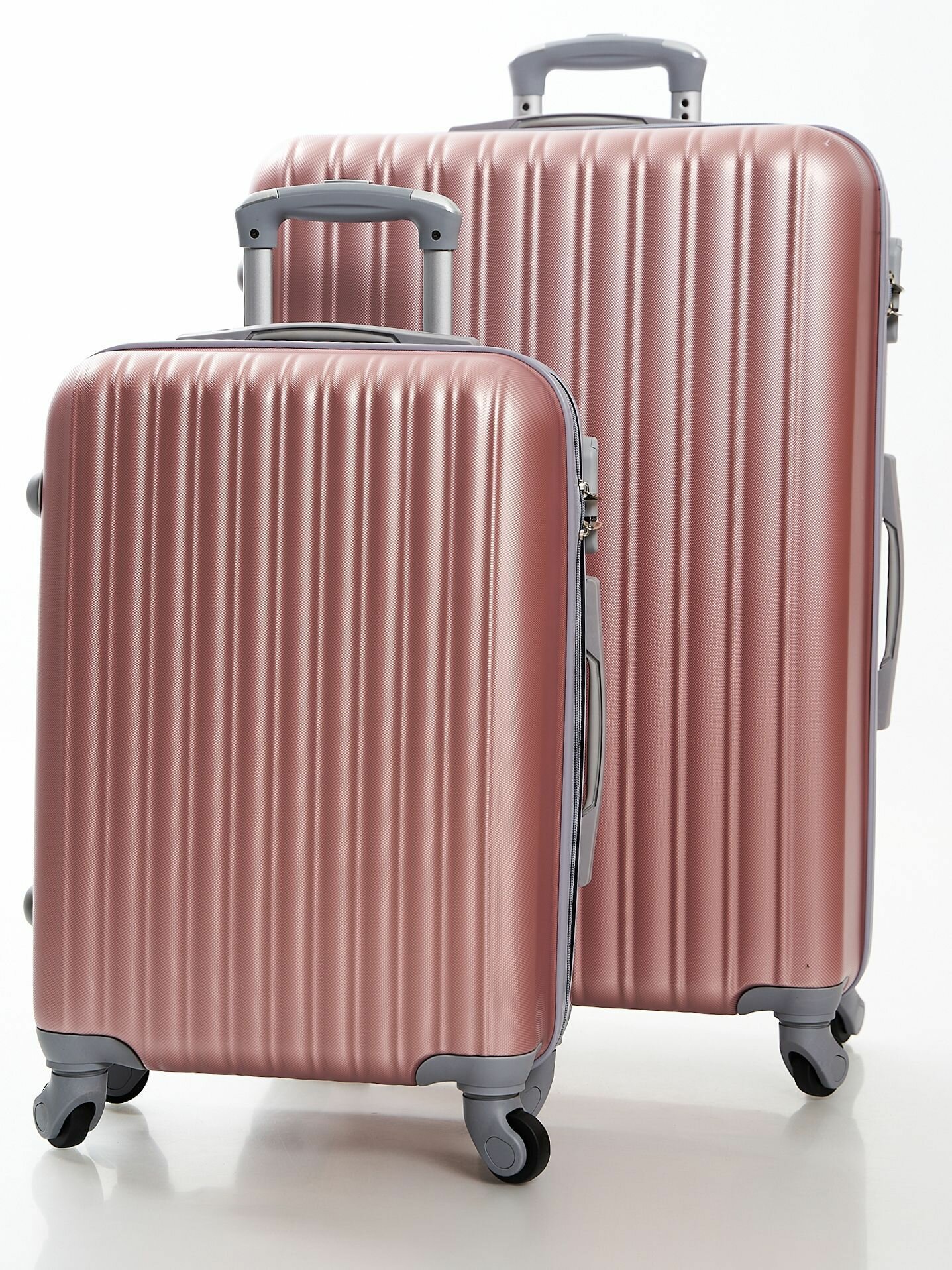 Комплект чемоданов 