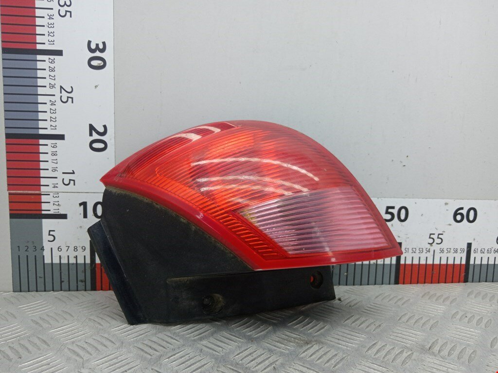 Фонарь задний правый Mitsubishi Colt 6 MN186268 арт. 2142348