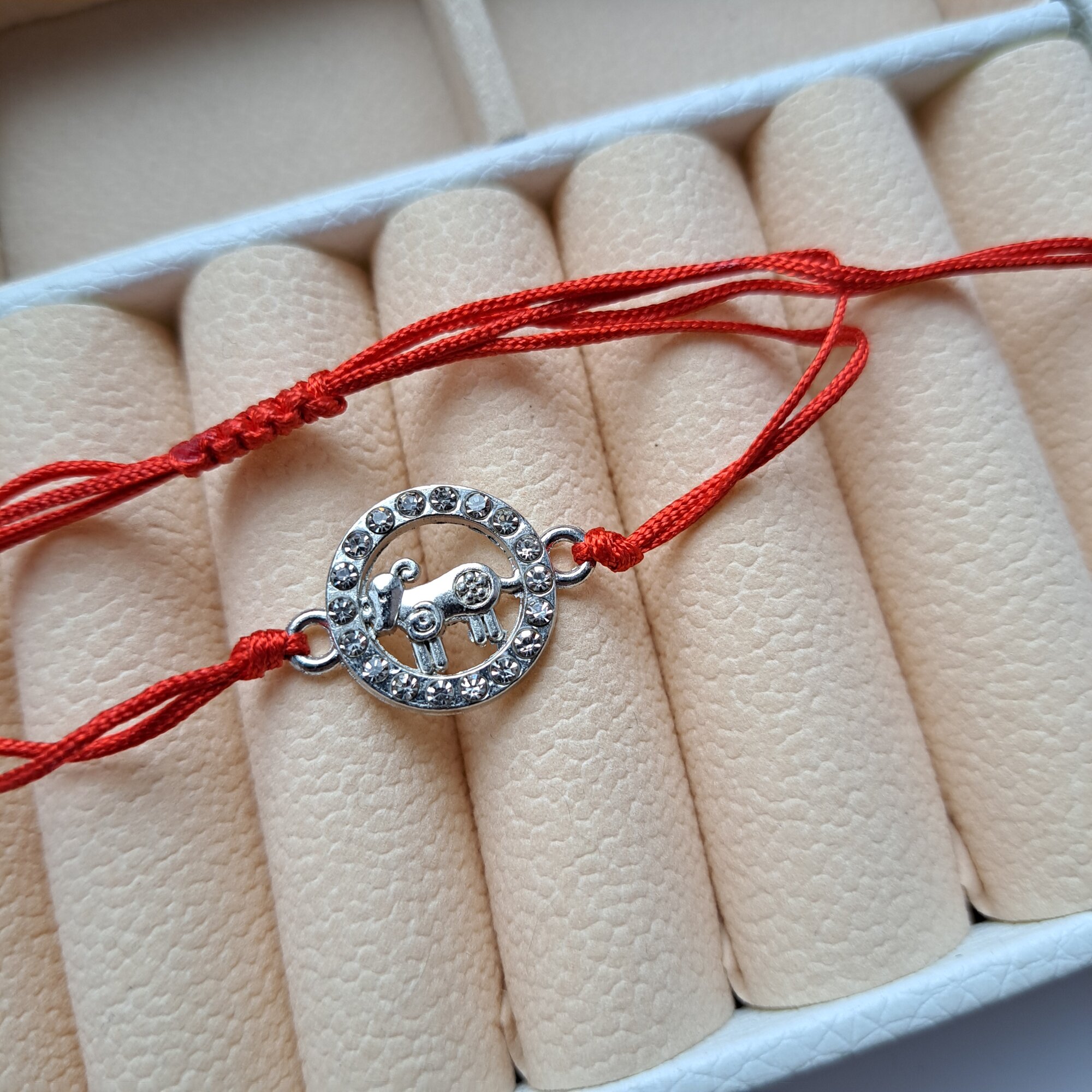 Плетеный браслет