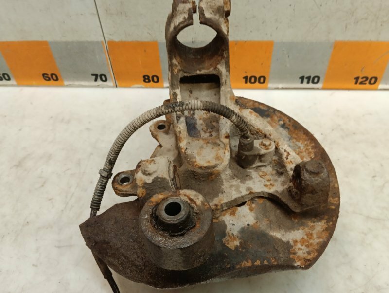 Б/У В сборе со ступицей, ступица Кулак поворотный Ford Cougar 1998 Задн. Прав. 365533 FORD арт. 1110955