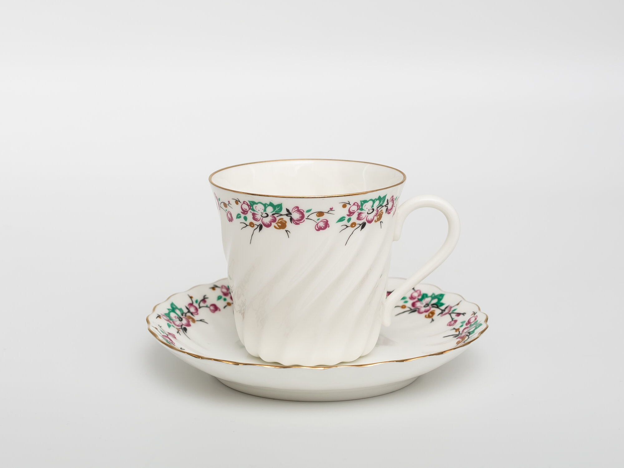 Кофейная пара. Императорский фарфоровый завод . Форма "Витая", рисунок "Весенний с отводкой". Костяной фарфор. 155 мл.