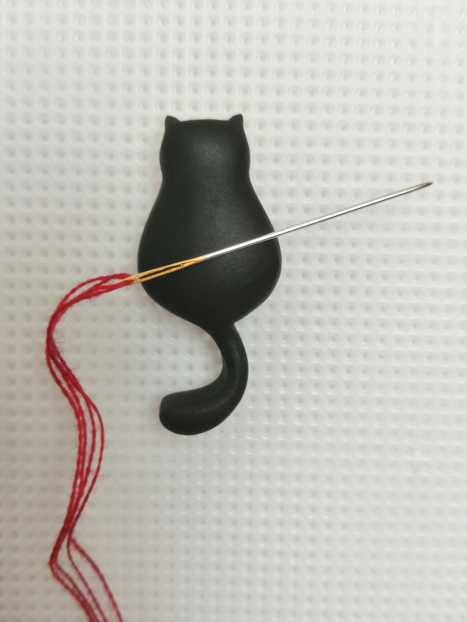 Магнит для игл "Черный котик"