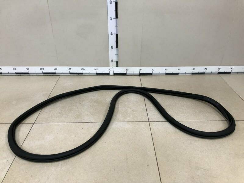 Уплотнитель проема двери задней левой Skoda Octavia A7 2013 кат.номер: 5E5867367C