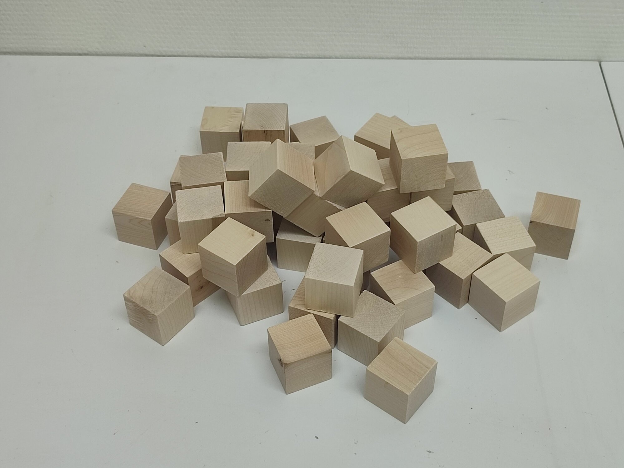 Кубики для творчества из массива клена, размер 4х4х4 см, 50 шт, не окрашенные