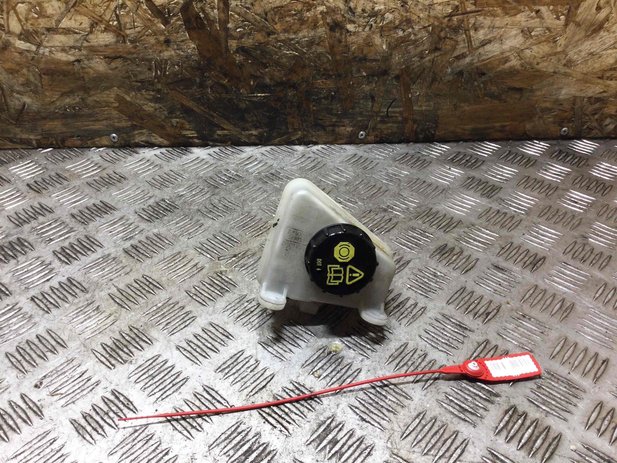 Б/У Бачок тормозной жидкости Ford Focus 1 поколение (1998-2001) 2001 г.