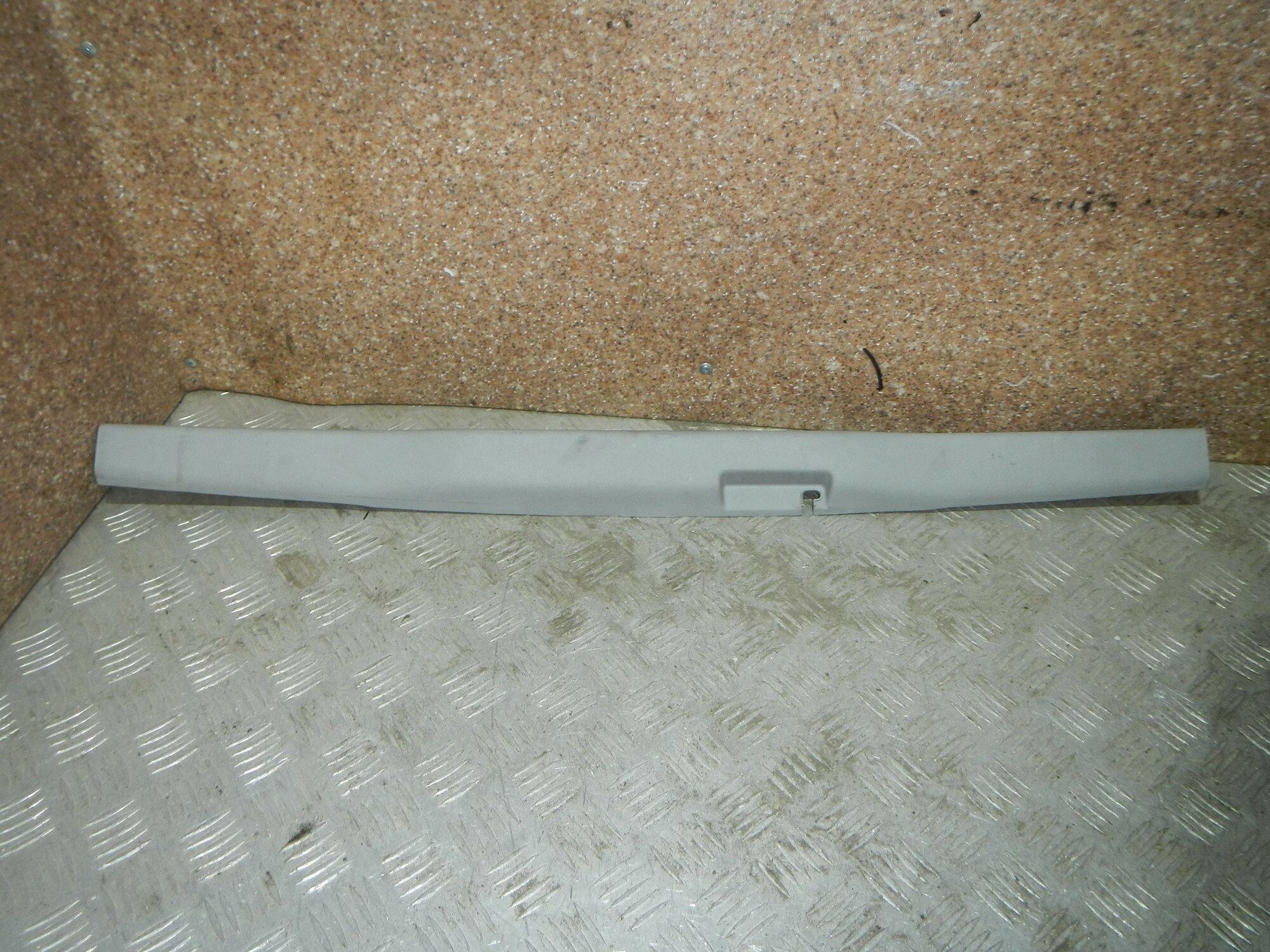 Б/У Обшивка двери багажника, Hyundai (Хендэ)-TUCSON (04-10) HYUNDAI TUCSON (04-10) Царапины. 406950 Hyundai-KIA арт. 817...