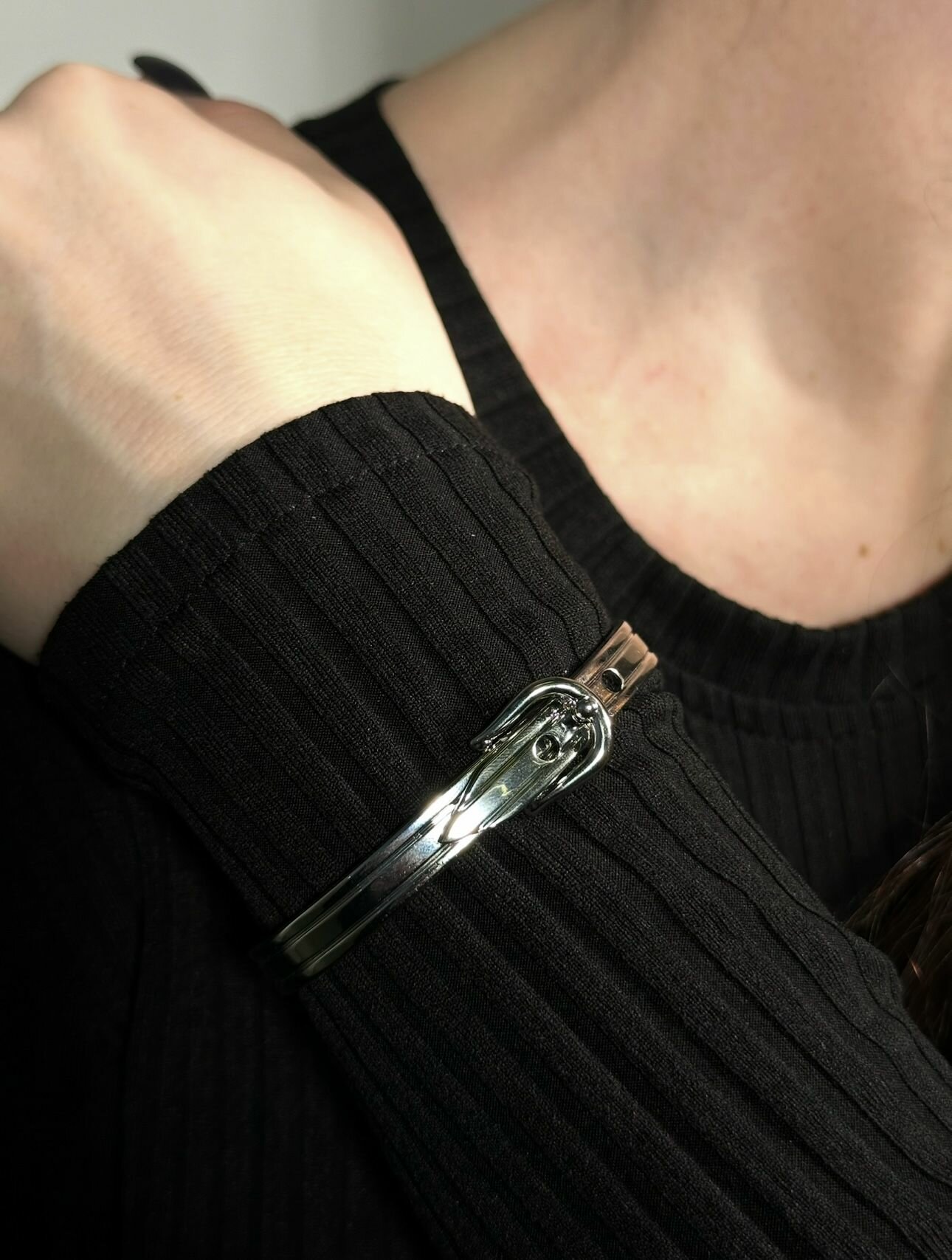 Жесткий браслет