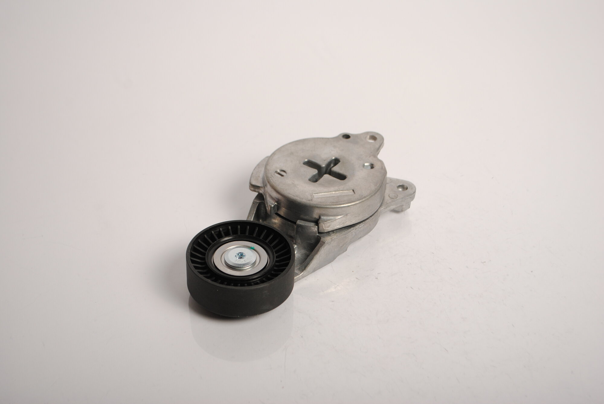 Ролик натяжной приводного ремня 16620-33020 Powertec Toyota