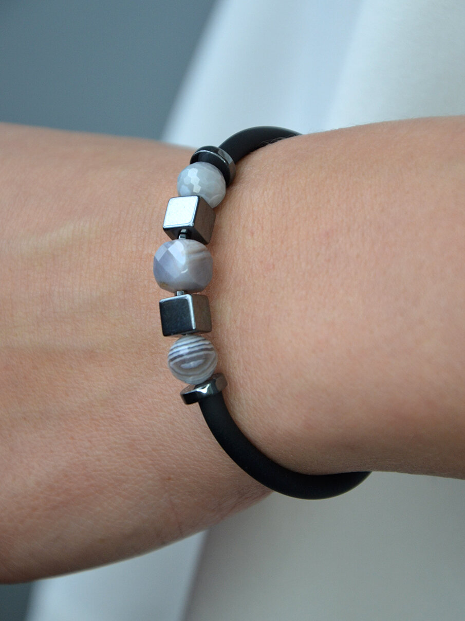 Эластичный браслет