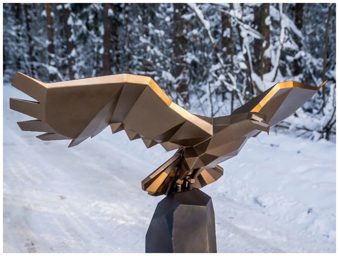 Полигональная фигура Ястреб