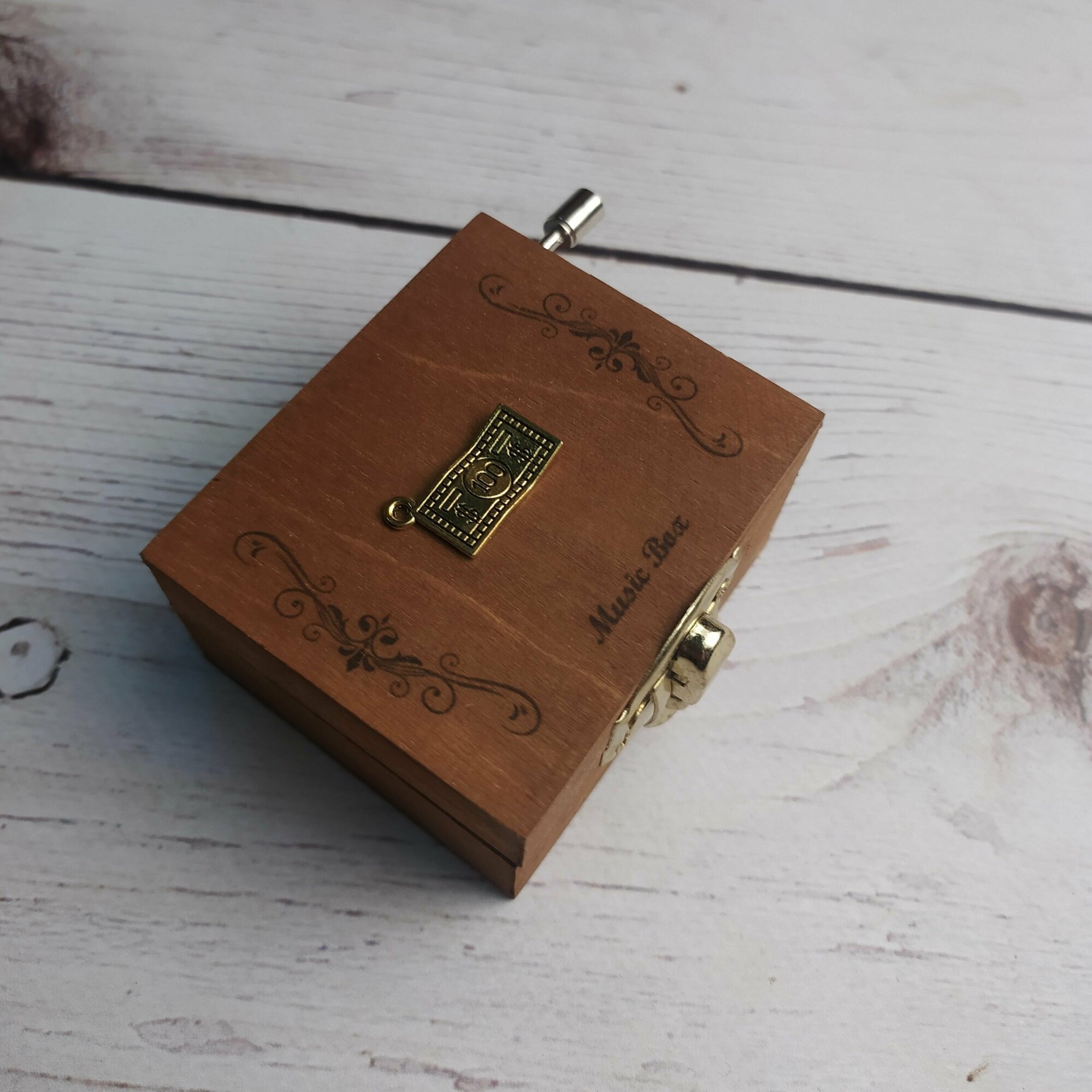 Музыкальная деревянная шкатулка-шарманка "Деньги" с мелодией happy birthday С днём рождения!