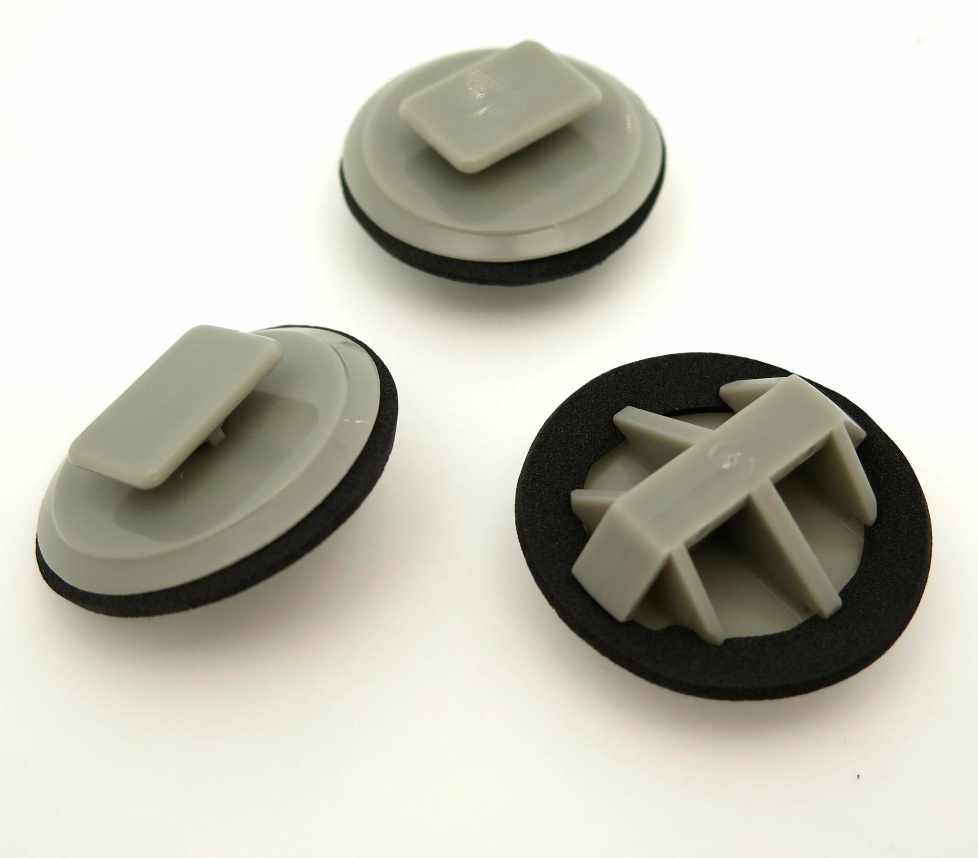 Клипса автомобильная Mazda