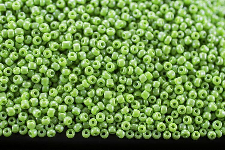 Бисер китайский круглый размер 12/0, цвет 0124 салатовый непрозрачный, блестящий, 450г