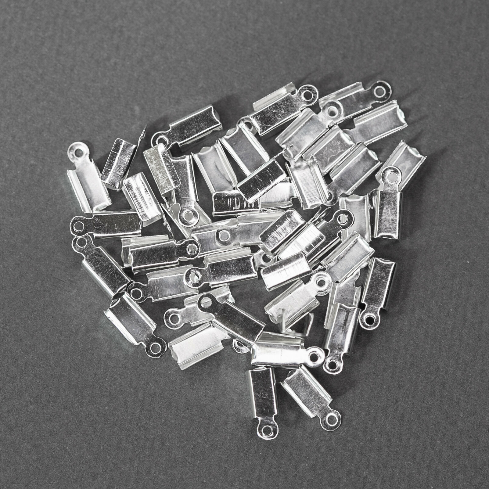 Концевик для шнура / Зажим для ленты 4 мм. серебристый, комплект из 50 шт.