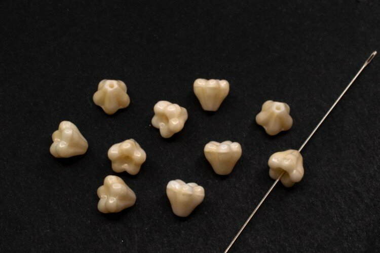 Бусина Цветочек 6х4мм, отверстие 0,5мм, цвет 07104 кремовый, 735-138, 10шт